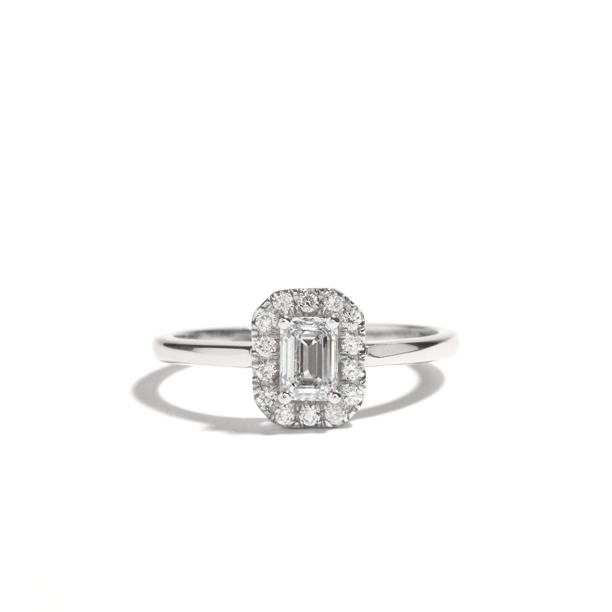 18ct White Gold Emerald Cut Ring – Seoidín